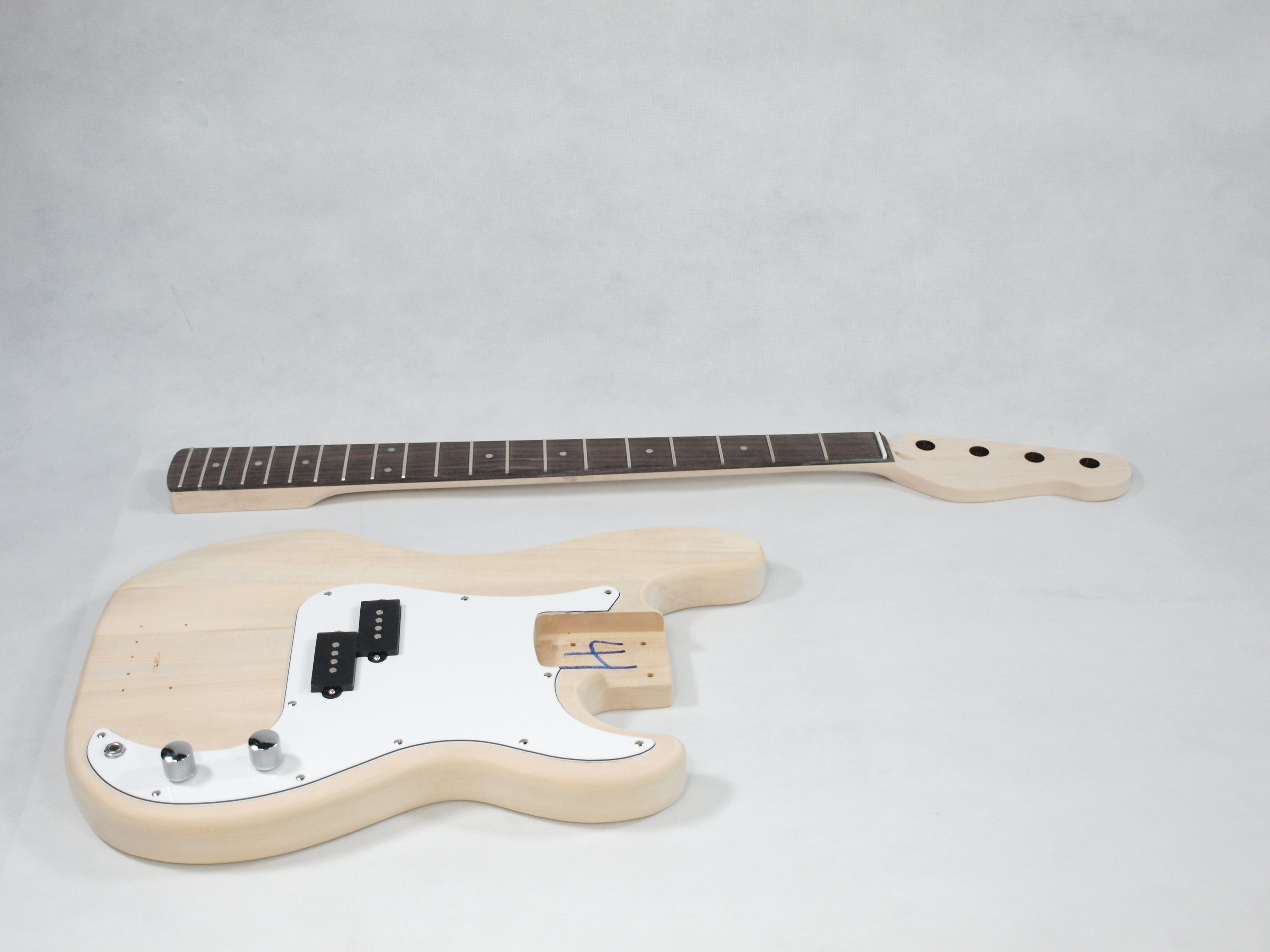 Solo PB Style DIY Bass Guitar Kit, Basswood Body, Maple Neck | Solo ...